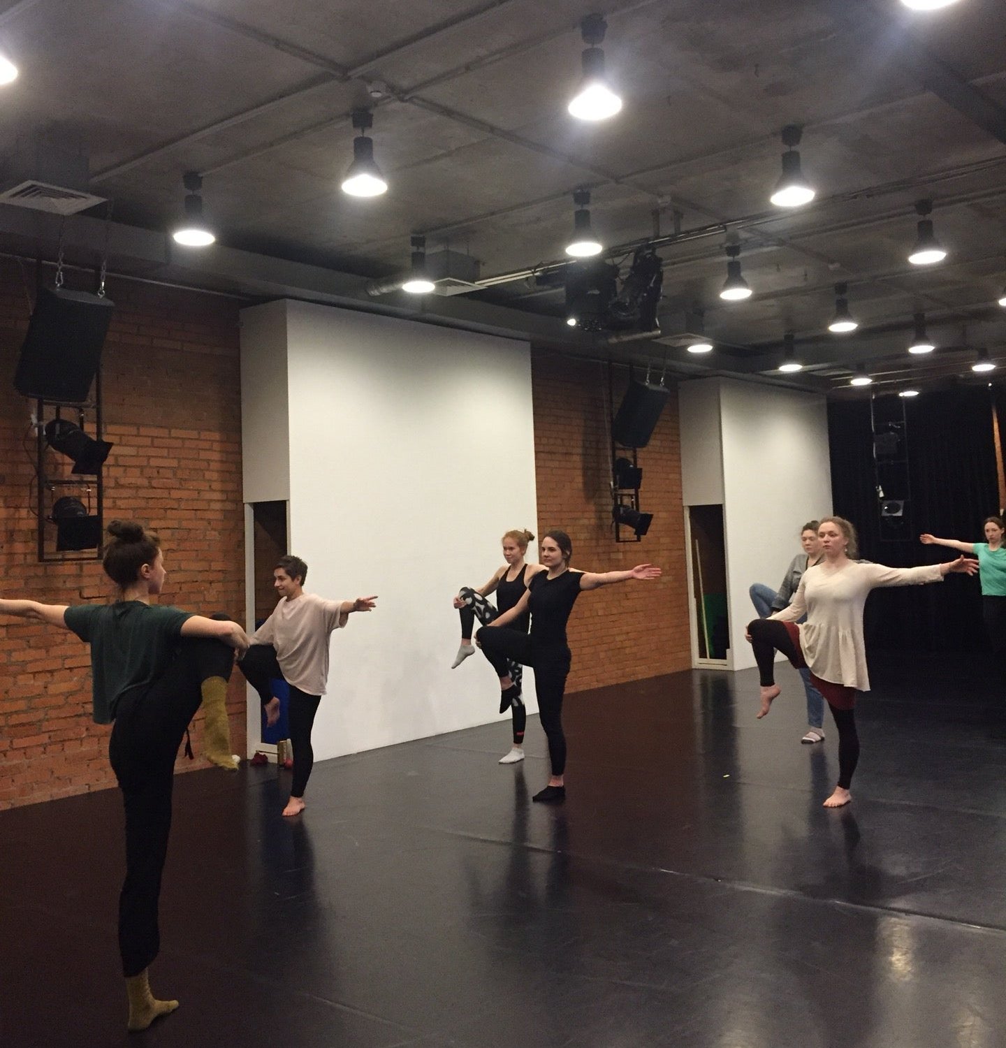 Escabo, мастерская современной хореографии на Пионерской улице в Санкт ...
